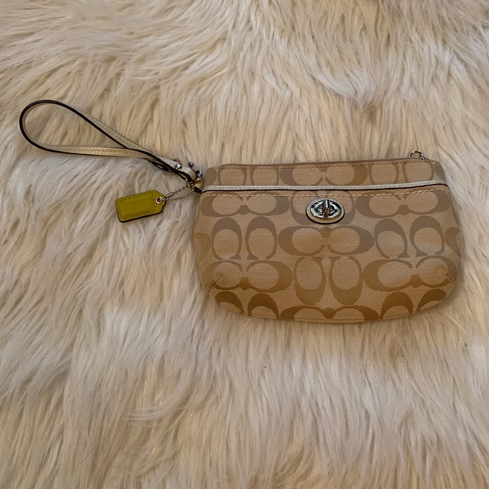 Coach Classic Gallery Signature Turnlock Wristlet - Gem